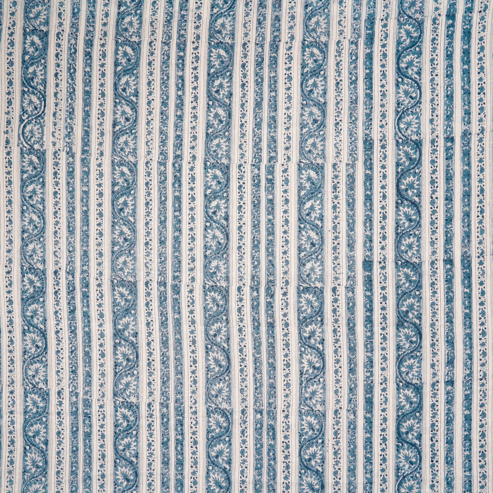 Victorian fabrics infuse classic homes with historical elegance ...